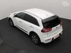 White Kia Niro 2017 in Vilnius, with an engine capacity of 1.60 L and mileage of 191 thousand km for 10699 €, photo 13 on AUTOMOTO.COM.LV