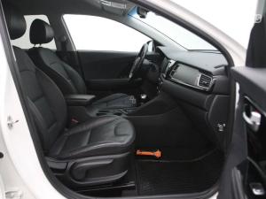White Kia Niro 2017 in Vilnius, with an engine capacity of 1.60 L and mileage of 191 thousand km for 10699 €, photo 15 on AUTOMOTO.COM.LV