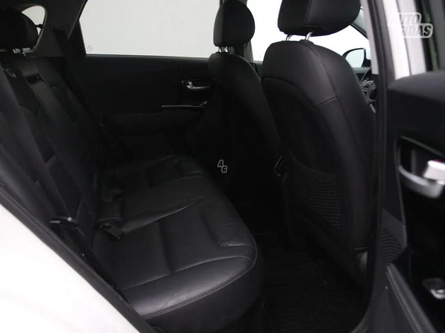 White Kia Niro 2017 in Vilnius, with an engine capacity of 1.60 L and mileage of 191 thousand km for 10699 €, photo 16 on AUTOMOTO.COM.LV
