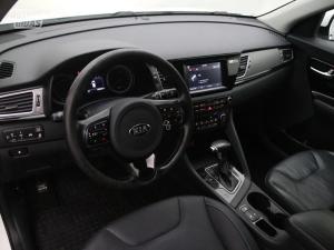 White Kia Niro 2017 in Vilnius, with an engine capacity of 1.60 L and mileage of 191 thousand km for 10699 €, photo 17 on AUTOMOTO.COM.LV