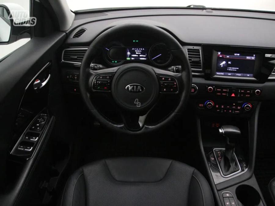 White Kia Niro 2017 in Vilnius, with an engine capacity of 1.60 L and mileage of 191 thousand km for 10699 €, photo 18 on AUTOMOTO.COM.LV