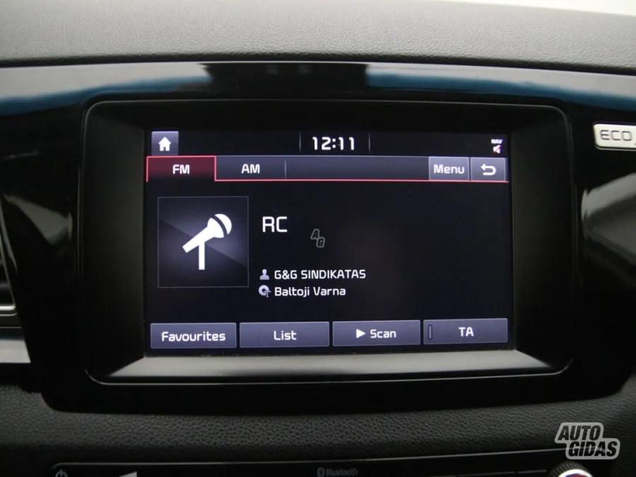 White Kia Niro 2017 in Vilnius, with an engine capacity of 1.60 L and mileage of 191 thousand km for 10699 €, photo 23 on AUTOMOTO.COM.LV