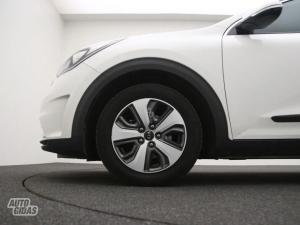 White Kia Niro 2017 in Vilnius, with an engine capacity of 1.60 L and mileage of 191 thousand km for 10699 €, photo 29 on AUTOMOTO.COM.LV
