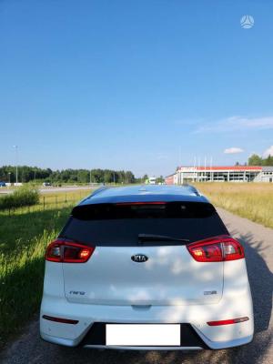 Balts Kia Niro 2017 Viļņa, ar dzinēja tilpumu 1.58 L un nobraukumu 98 tūkst. km par 16900 €, foto 6 vietnē AUTOMOTO.COM.LV