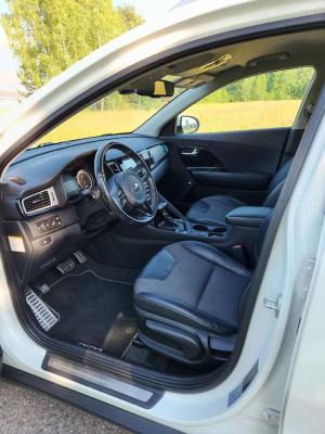 Balts Kia Niro 2017 Viļņa, ar dzinēja tilpumu 1.58 L un nobraukumu 98 tūkst. km par 16900 €, foto 9 vietnē AUTOMOTO.COM.LV