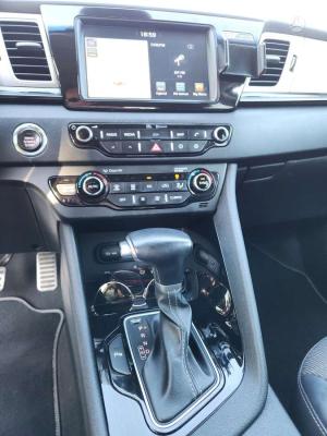Balts Kia Niro 2017 Viļņa, ar dzinēja tilpumu 1.58 L un nobraukumu 98 tūkst. km par 16900 €, foto 10 vietnē AUTOMOTO.COM.LV
