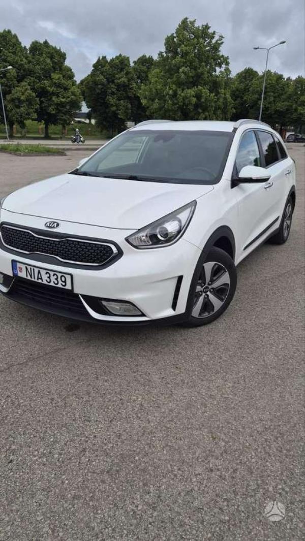 Balts Kia Niro 2017 Klaipėda, ar dzinēja tilpumu 1.58 L un nobraukumu 187 tūkst. km par 9900 €, foto 2 vietnē AUTOMOTO.COM.LV