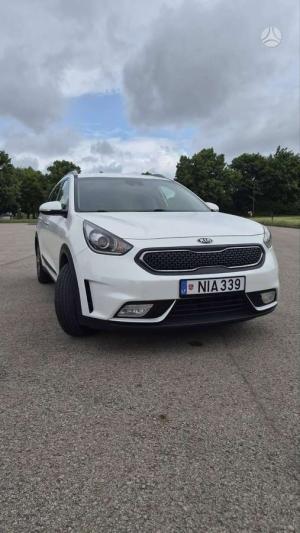 Balts Kia Niro 2017 Klaipėda, ar dzinēja tilpumu 1.58 L un nobraukumu 187 tūkst. km par 9900 €, foto 4 vietnē AUTOMOTO.COM.LV