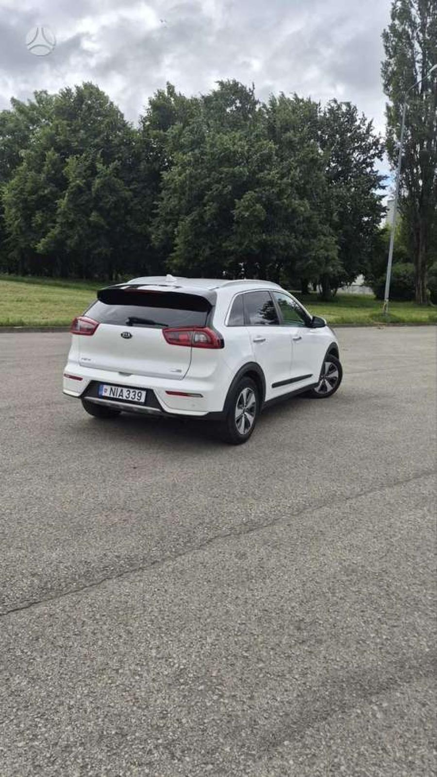 Balts Kia Niro 2017 Klaipėda, ar dzinēja tilpumu 1.58 L un nobraukumu 187 tūkst. km par 9900 €, foto 5 vietnē AUTOMOTO.COM.LV