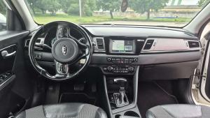 Balts Kia Niro 2017 Klaipėda, ar dzinēja tilpumu 1.58 L un nobraukumu 187 tūkst. km par 9900 €, foto 8 vietnē AUTOMOTO.COM.LV