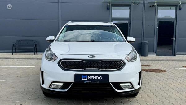 White Kia Niro 2017 in Vilnius, with an engine capacity of 1.59 L and mileage of 320 thousand km for 8500 €, photo 7 on AUTOMOTO.COM.LV