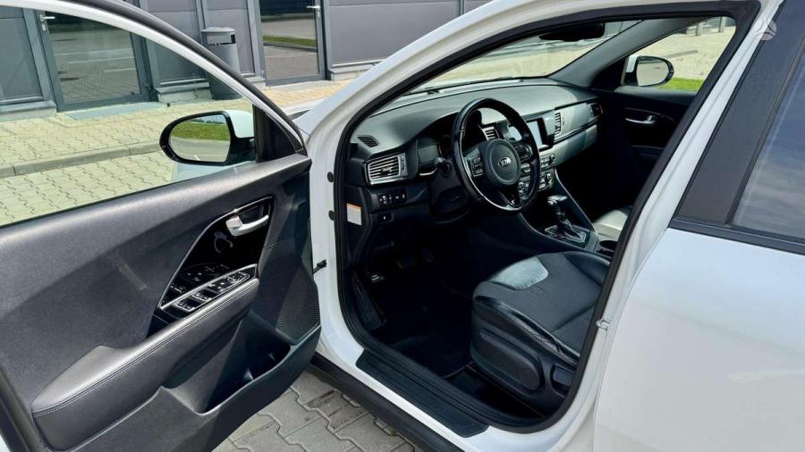 Balts Kia Niro 2017 Viļņa, ar dzinēja tilpumu 1.59 L un nobraukumu 320 tūkst. km par 8500 €, foto 13 vietnē AUTOMOTO.COM.LV