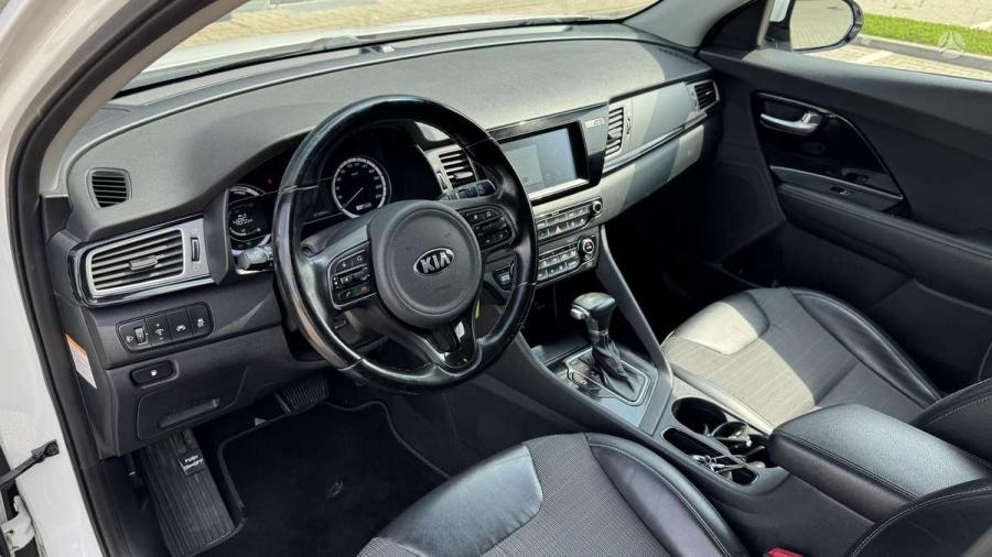 Balts Kia Niro 2017 Viļņa, ar dzinēja tilpumu 1.59 L un nobraukumu 320 tūkst. km par 8500 €, foto 14 vietnē AUTOMOTO.COM.LV