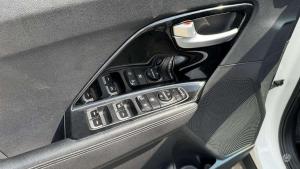 Balts Kia Niro 2017 Viļņa, ar dzinēja tilpumu 1.59 L un nobraukumu 320 tūkst. km par 8500 €, foto 15 vietnē AUTOMOTO.COM.LV