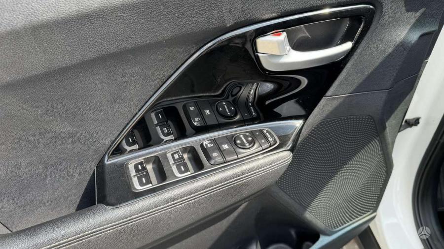 Balts Kia Niro 2017 Viļņa, ar dzinēja tilpumu 1.59 L un nobraukumu 320 tūkst. km par 8500 €, foto 15 vietnē AUTOMOTO.COM.LV