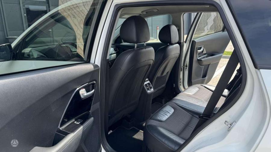 Balts Kia Niro 2017 Viļņa, ar dzinēja tilpumu 1.59 L un nobraukumu 320 tūkst. km par 8500 €, foto 17 vietnē AUTOMOTO.COM.LV