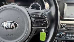 Balts Kia Niro 2017 Viļņa, ar dzinēja tilpumu 1.59 L un nobraukumu 320 tūkst. km par 8500 €, foto 24 vietnē AUTOMOTO.COM.LV