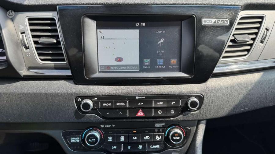 Balts Kia Niro 2017 Viļņa, ar dzinēja tilpumu 1.59 L un nobraukumu 320 tūkst. km par 8500 €, foto 27 vietnē AUTOMOTO.COM.LV