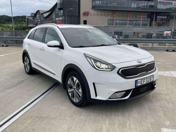 White Kia Niro 2017 in Vilnius, with an engine capacity of 1.58 L and mileage of 190 thousand km for 11200 €, photo 9 on AUTOMOTO.COM.LV