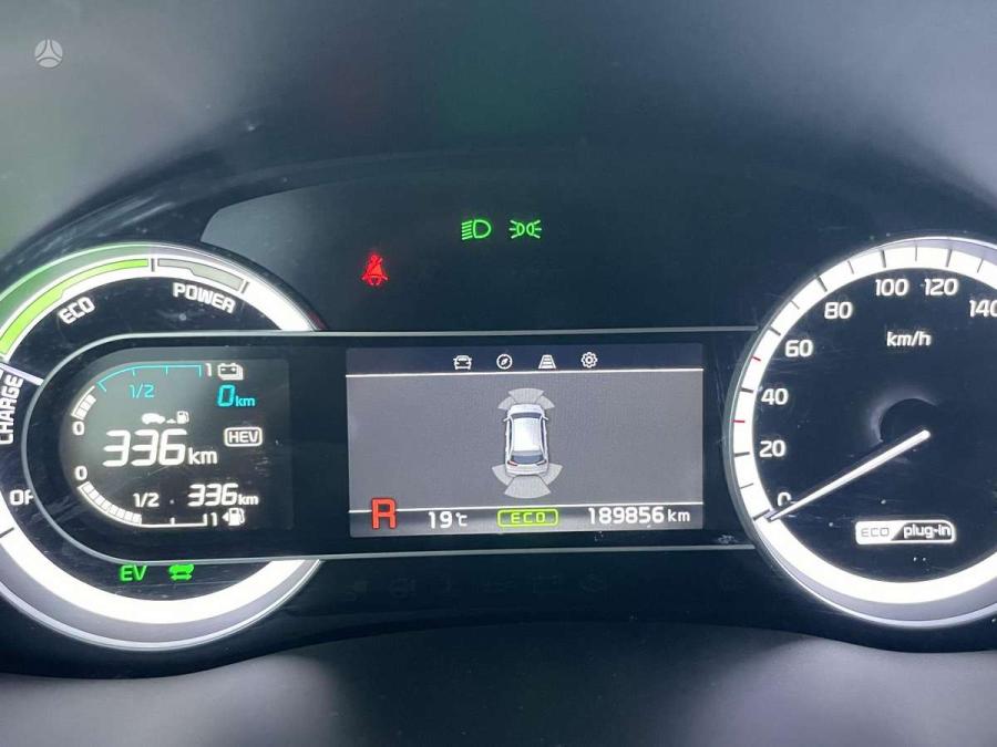 White Kia Niro 2017 in Vilnius, with an engine capacity of 1.58 L and mileage of 190 thousand km for 11200 €, photo 22 on AUTOMOTO.COM.LV