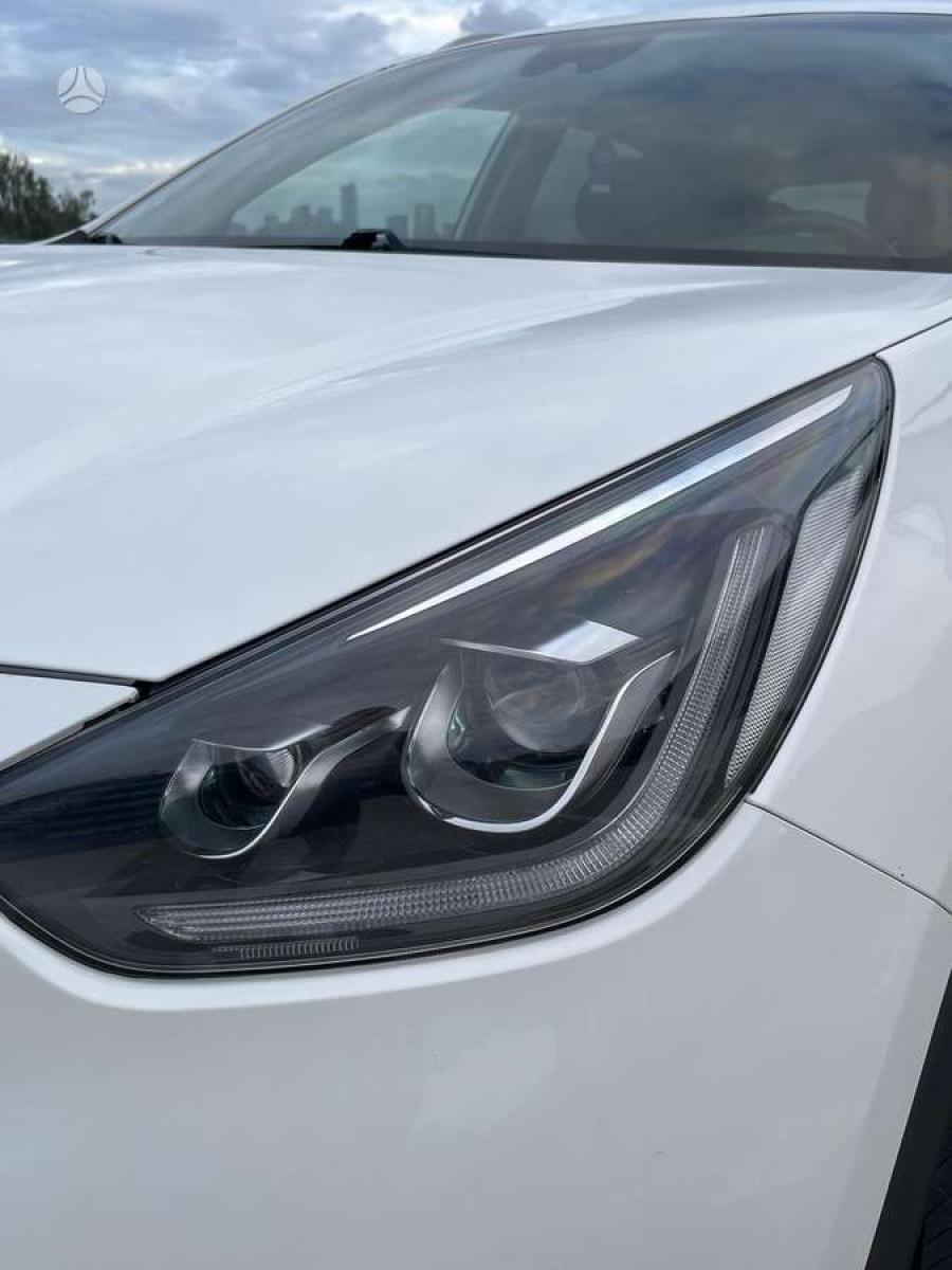 White Kia Niro 2017 in Vilnius, with an engine capacity of 1.58 L and mileage of 190 thousand km for 11200 €, photo 25 on AUTOMOTO.COM.LV