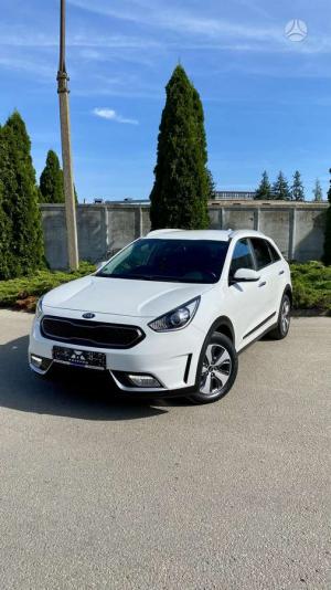 Balts Kia Niro 2017 Marijampole, ar dzinēja tilpumu 1.59 L un nobraukumu 105 tūkst. km par 13550 €, foto  vietnē AUTOMOTO.COM.LV