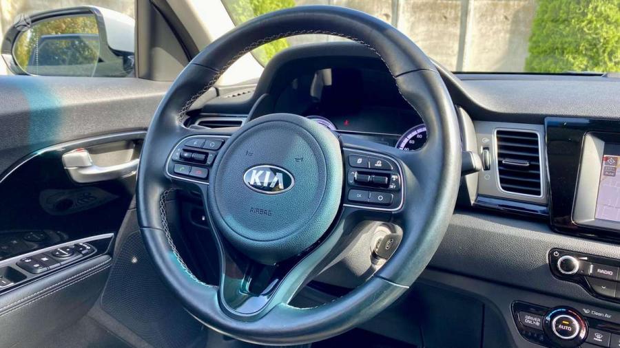 Белый Киа Niro 2017 в Мариямполе, объемом двигателя 1.59 л и пробегом 105 тыс. км за 13550 €, фото 24 на AUTOMOTO.COM.LV