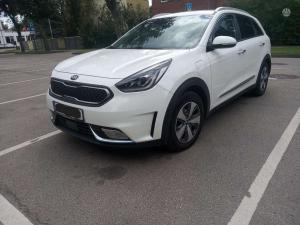 White Kia Niro 2018 in Alytus, with an engine capacity of 1.58 L and mileage of 157 thousand km for 14560 €, photo  on AUTOMOTO.COM.LV