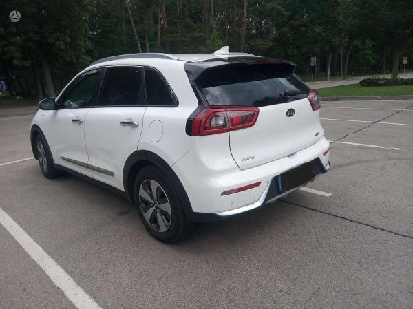 Balts Kia Niro 2018 Alīta, ar dzinēja tilpumu 1.58 L un nobraukumu 157 tūkst. km par 14560 €, foto 2 vietnē AUTOMOTO.COM.LV