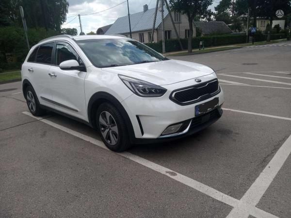Balts Kia Niro 2018 Alīta, ar dzinēja tilpumu 1.58 L un nobraukumu 157 tūkst. km par 14560 €, foto 3 vietnē AUTOMOTO.COM.LV