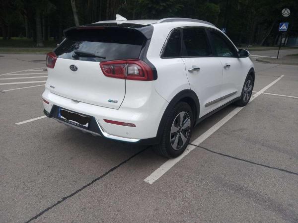 Balts Kia Niro 2018 Alīta, ar dzinēja tilpumu 1.58 L un nobraukumu 157 tūkst. km par 14560 €, foto 4 vietnē AUTOMOTO.COM.LV