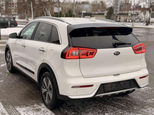 Balts Kia Niro 2018 Viļņa, ar dzinēja tilpumu 1.59 L un nobraukumu 261 tūkst. km par 9350 €, foto 3 vietnē AUTOMOTO.COM.LV
