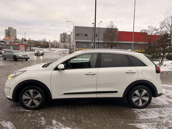 Balts Kia Niro 2018 Viļņa, ar dzinēja tilpumu 1.59 L un nobraukumu 261 tūkst. km par 9350 €, foto 4 vietnē AUTOMOTO.COM.LV