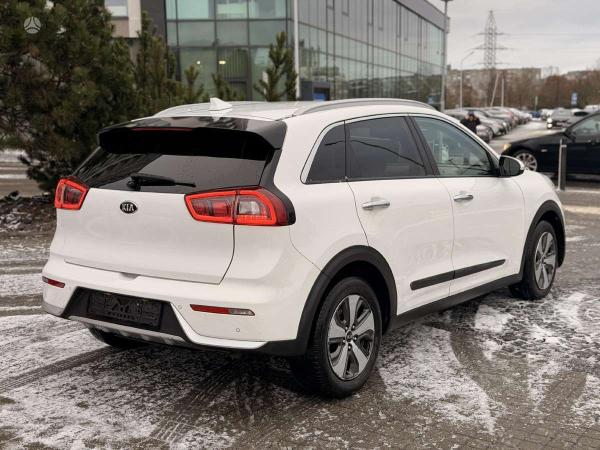 Balts Kia Niro 2018 Viļņa, ar dzinēja tilpumu 1.59 L un nobraukumu 261 tūkst. km par 9350 €, foto 6 vietnē AUTOMOTO.COM.LV