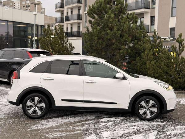 Balts Kia Niro 2018 Viļņa, ar dzinēja tilpumu 1.59 L un nobraukumu 261 tūkst. km par 9350 €, foto 9 vietnē AUTOMOTO.COM.LV