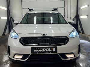 White Kia Niro 2018 in Vilnius, with an engine capacity of 1.59 L and mileage of 280 thousand km for 10648 €, photo  on AUTOMOTO.COM.LV