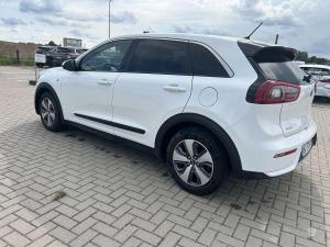 Balts Kia Niro 2018 Tauragė, ar dzinēja tilpumu 1.58 L un nobraukumu 270 tūkst. km par 7200 €, foto 5 vietnē AUTOMOTO.COM.LV