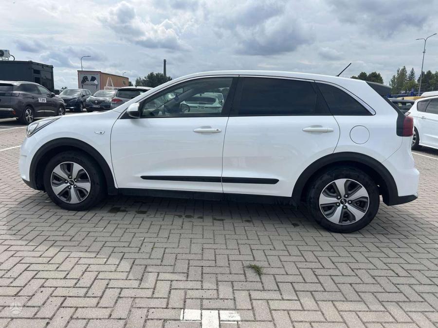 Balts Kia Niro 2018 Tauragė, ar dzinēja tilpumu 1.58 L un nobraukumu 270 tūkst. km par 7200 €, foto 6 vietnē AUTOMOTO.COM.LV