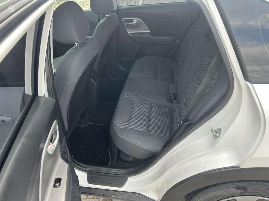 Balts Kia Niro 2018 Tauragė, ar dzinēja tilpumu 1.58 L un nobraukumu 270 tūkst. km par 7200 €, foto 9 vietnē AUTOMOTO.COM.LV
