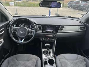 Balts Kia Niro 2018 Tauragė, ar dzinēja tilpumu 1.58 L un nobraukumu 270 tūkst. km par 7200 €, foto 10 vietnē AUTOMOTO.COM.LV