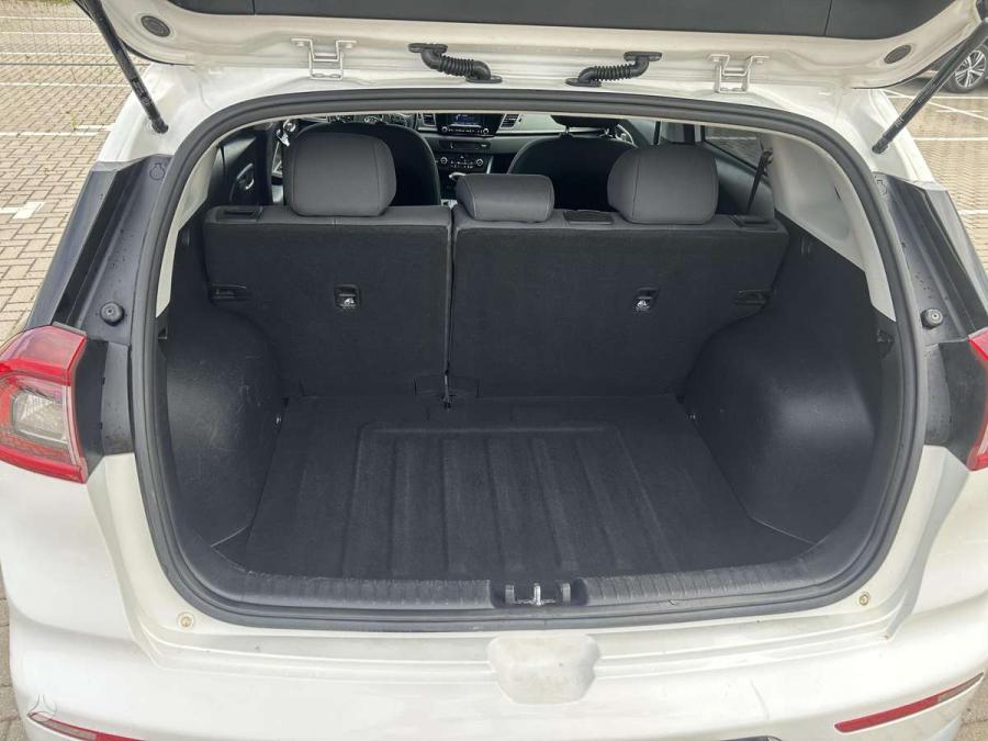Balts Kia Niro 2018 Tauragė, ar dzinēja tilpumu 1.58 L un nobraukumu 270 tūkst. km par 7200 €, foto 11 vietnē AUTOMOTO.COM.LV
