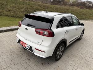 White Kia Niro 2019 in Vilnius, with an engine capacity of 1.60 L and mileage of 235 thousand km for 10850 €, photo 5 on AUTOMOTO.COM.LV
