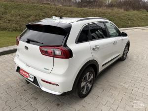 White Kia Niro 2019 in Vilnius, with an engine capacity of 1.60 L and mileage of 235 thousand km for 10850 €, photo 6 on AUTOMOTO.COM.LV