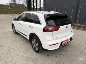 White Kia Niro 2019 in Vilnius, with an engine capacity of 1.60 L and mileage of 235 thousand km for 10850 €, photo 7 on AUTOMOTO.COM.LV