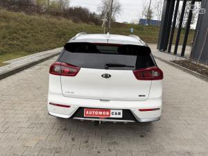 White Kia Niro 2019 in Vilnius, with an engine capacity of 1.60 L and mileage of 235 thousand km for 10850 €, photo 11 on AUTOMOTO.COM.LV
