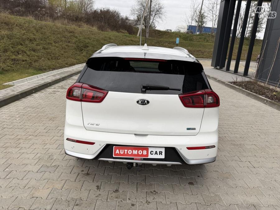 White Kia Niro 2019 in Vilnius, with an engine capacity of 1.60 L and mileage of 235 thousand km for 10850 €, photo 11 on AUTOMOTO.COM.LV