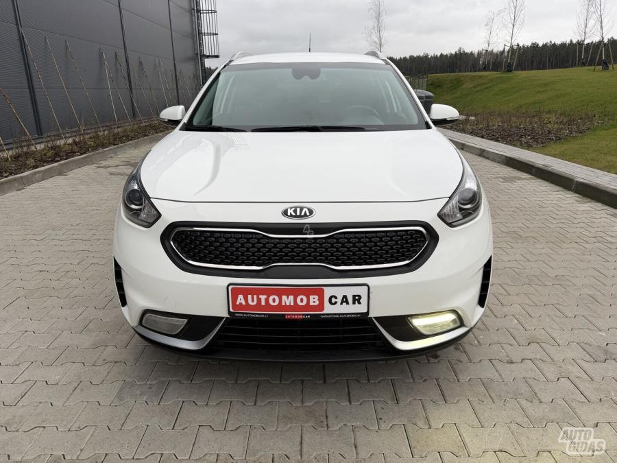 White Kia Niro 2019 in Vilnius, with an engine capacity of 1.60 L and mileage of 235 thousand km for 10850 €, photo 12 on AUTOMOTO.COM.LV