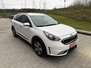 White Kia Niro 2019 in Vilnius, with an engine capacity of 1.60 L and mileage of 235 thousand km for 10850 €, photo 13 on AUTOMOTO.COM.LV