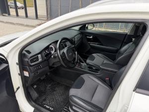 White Kia Niro 2019 in Vilnius, with an engine capacity of 1.60 L and mileage of 235 thousand km for 10850 €, photo 30 on AUTOMOTO.COM.LV