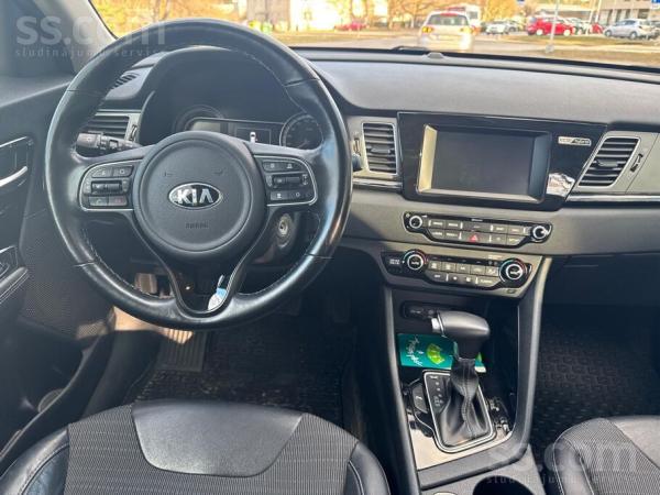 White Kia Niro 2019 in Riga, with an engine capacity of 1.60 L and mileage of 97 thousand km for 19000 €, photo 10 on AUTOMOTO.COM.LV